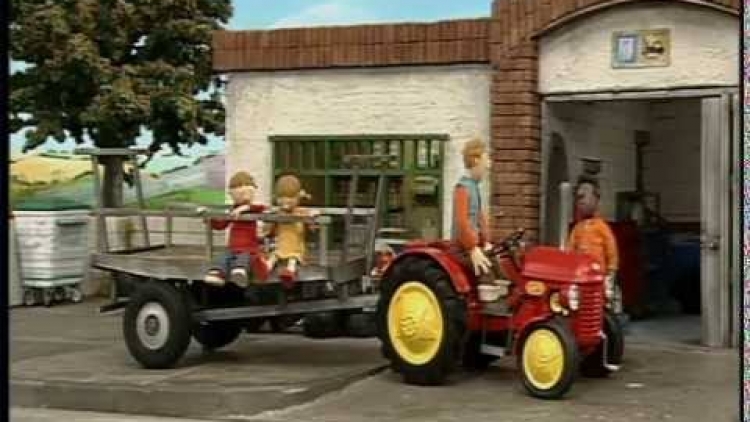 Kleine Rode Tractor - Hooi Maken - Kids-Tube.nl